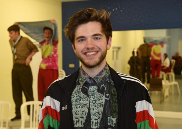 Simon Lynch Profile, Photos, News, Bio | CelebNest