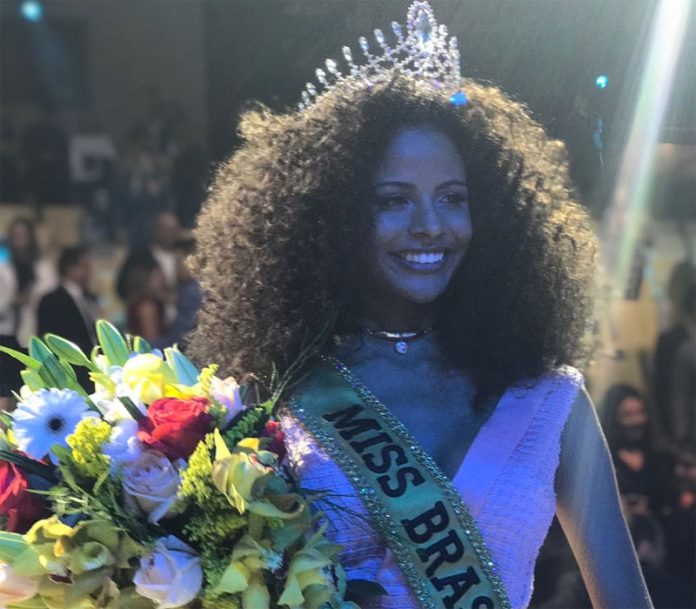 Monalysa Alcântara Profile, Photos, News, Bio | CelebNest